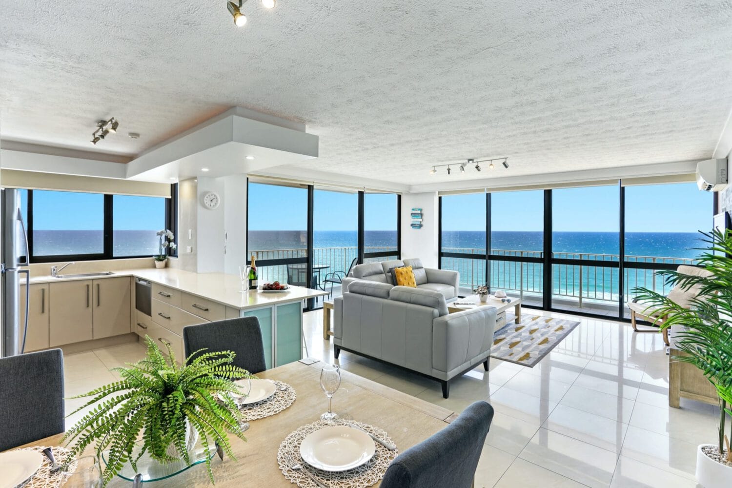 Gold Coast Beachfront Accommodation - Breakers North